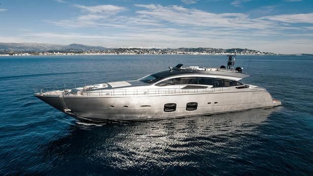 NAAV yacht (Pershing, 33.22m, 2018)